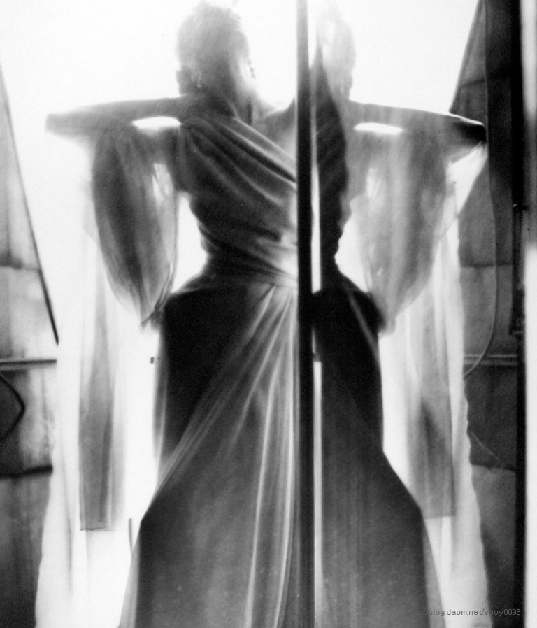 Barbara Mullen | Through The Looking Glass